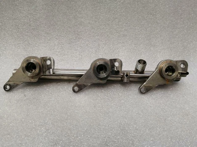 MERCEDES W205 C43 AMG Fuel Rail A2760700500 Einspritzleiste Rohr ...