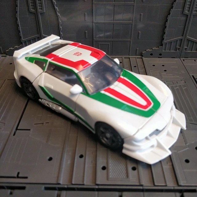 HASBRO TRANSFORMERS GENERATIONS Deluxe Wheeljack Complete With All ...
