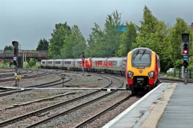 PHOTO A Pair Of 5-Car Virgin-Liveried Class 221 Units Depart From ...