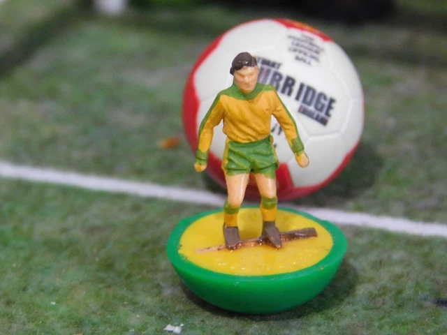 VINTAGE 1970S SUBBUTEO - CLASSIC HEAVYWEIGHT SPARE - NORWICH CITY # 28 ...