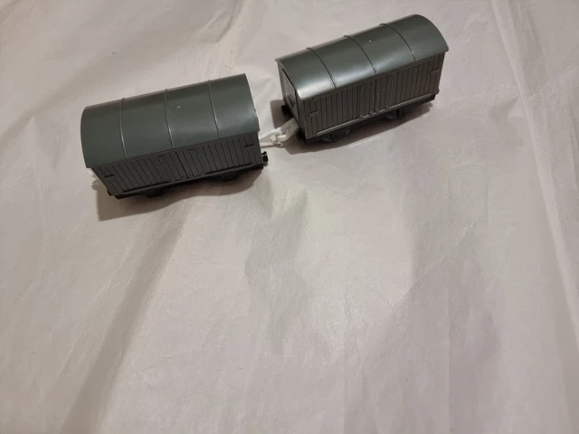 THOMAS THE TANK Engine & Friends TRACKMASTER 2 X TROUBLESOME VANS £8.99 ...