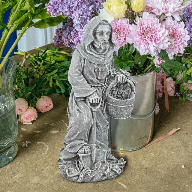 DESIGN TOSCANO ST. Fiacre, the Gardener's Patron Saint Statue: Small £ ...