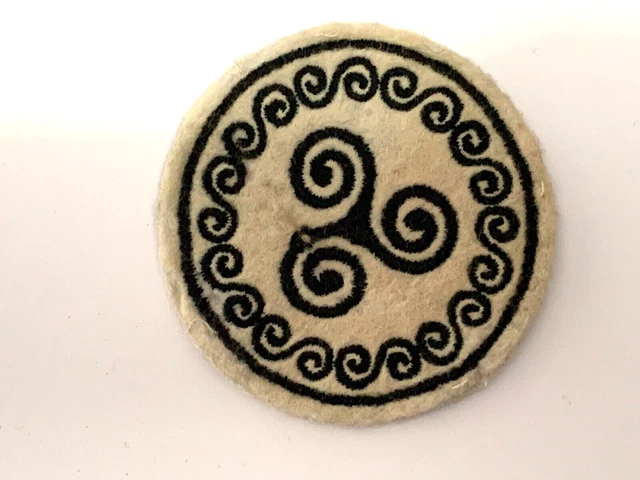 ANCIEN ÉCUSSON PATCH TRISKELL BRETAGNE Blason Armoirie Tissu Brodé ...