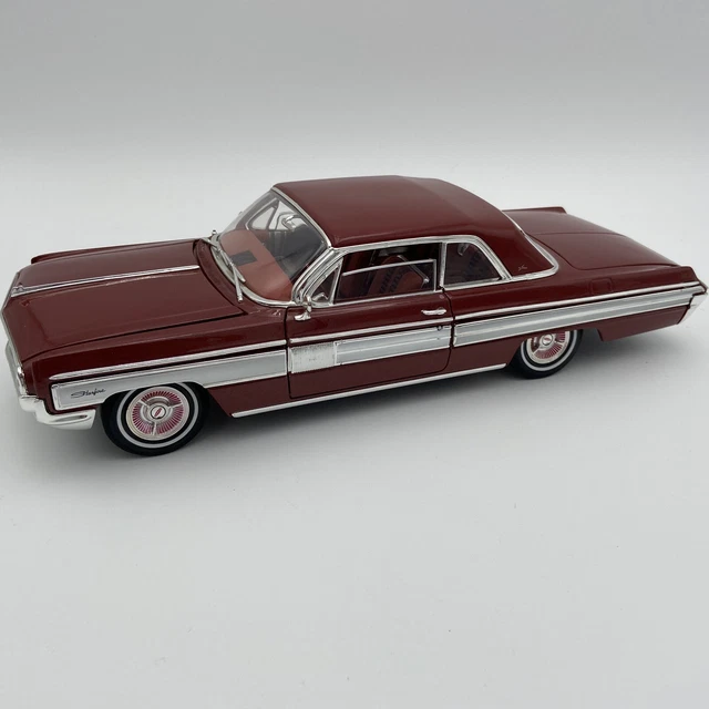 ROAD SIGNATURE SIGNATURE series 1962 Oldsmobile Starfire red 1:18 ...