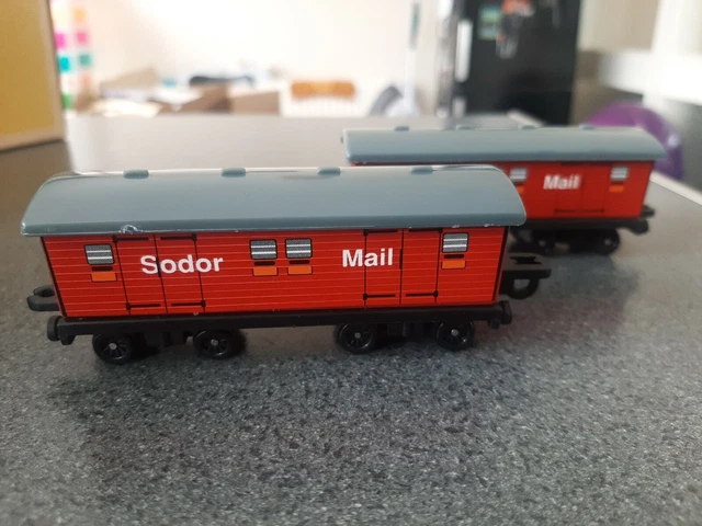 THOMAS THE TANK Engine And Friends Ertl Model: 2 X Sodor Mail Vans £3. ...