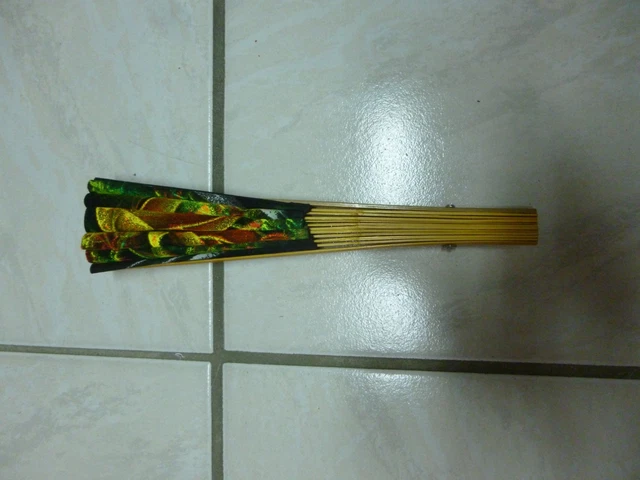 BEL ÉVENTAIL COLORÉ décors d'éléphant. Très belles couleurs 26 Cm EUR 2 ...