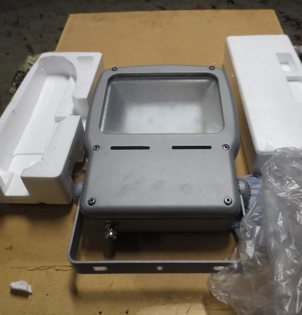 DEXTRA OPUS 2 Led Floodlight Specialist Lighting £26.50 - PicClick UK