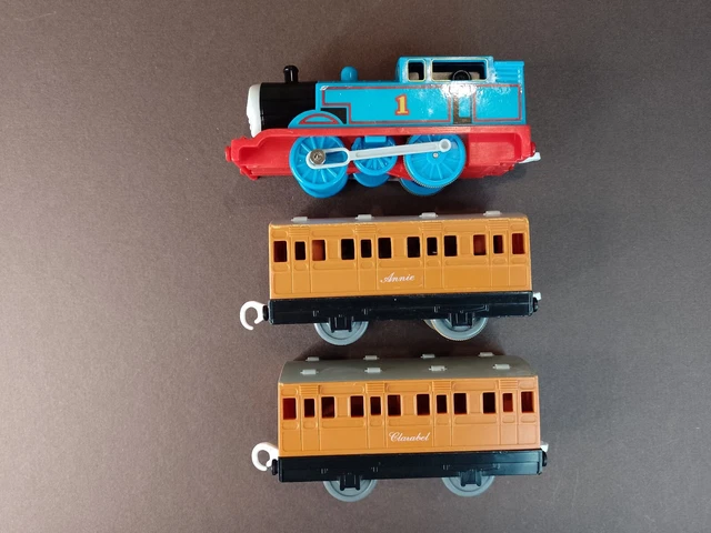 THOMAS WITH 'CHUFFING' Annie And Clarabel - Tomy - Tested and Working £ ...