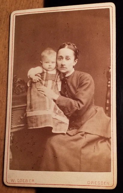 SITZENDE FRAU MIT Zopf & kleines Kind / ca. 1870er CDV Wilhelm Loeber ...