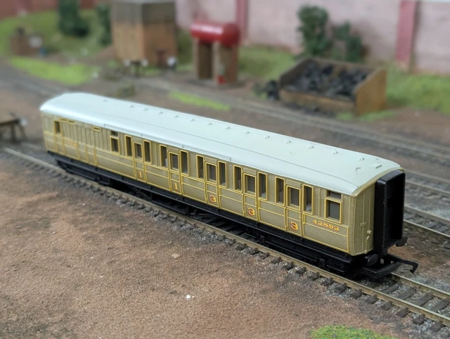 HORNBY R1129-42892 LNER Gresley Teak Composite Coach 42892 - Split From ...