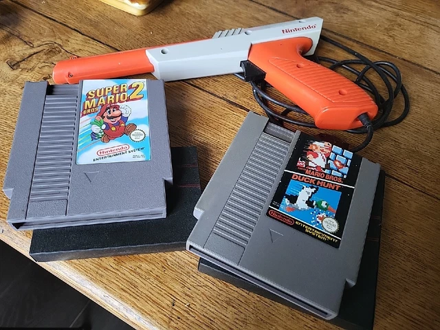 NINTENDO NES ORANGE Zapper Ligh Gun Pistolet + 2 Jeu Super Mario 2 Bros ...