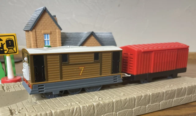 THOMAS & FRIENDS TrackMaster Talking Toby w/ Tender Motorized Train ...