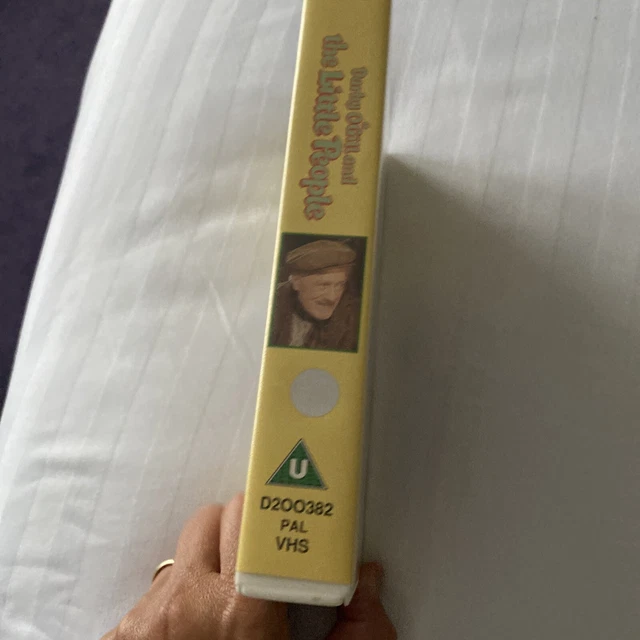 Darby Ogill And The Little People Vhs Video Sean Connery Walt Disney £