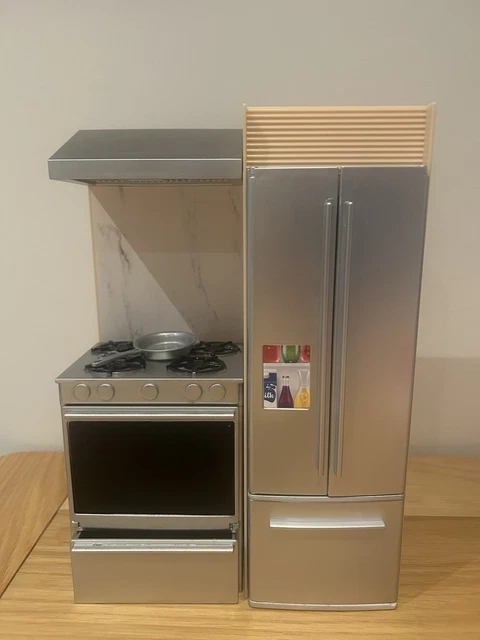 RAINBOW HIGH DOLL Bundle Kitchen Unit, Fridge Freezer, Cooker ...