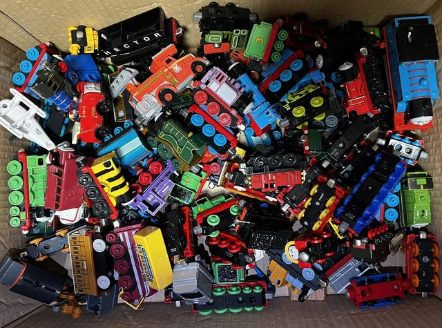 THOMAS THE TANK engine train toys bundle Over 90 pieces metal £51.00 ...
