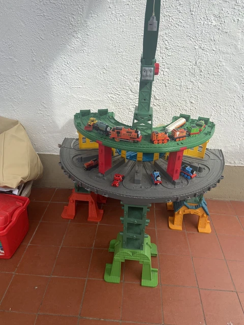 THOMAS THE TANK Engine & Friends Bundle Super Station Plus Trains £18. ...