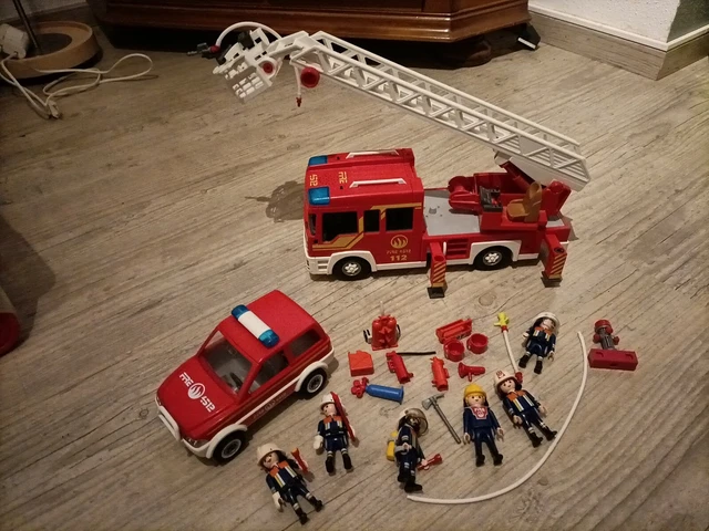 PLAYMOBIL , CAMION pompier. Grande échelle et voiture EUR 35,00 ...