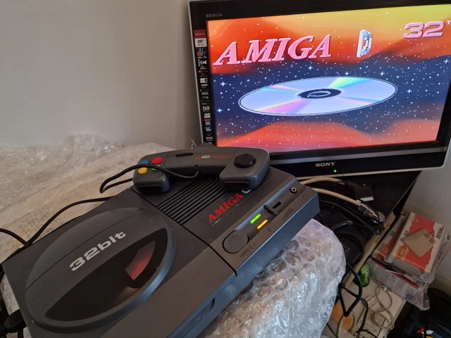 COMMODORE AMIGA CD32 Console with official controller, PSU and game - working £250.00 - PicClick UK