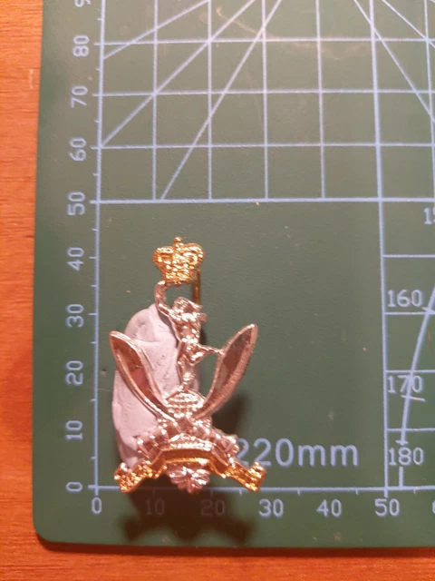 BRITISH ARMY MILITARY Cap Badge, Queens Gurkha Signals Regiment ...