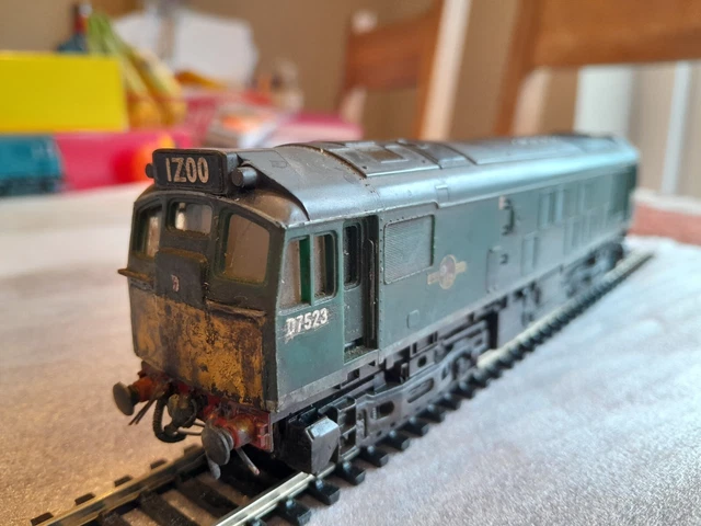 HORNBY CLASS 25 Diesel Locomotive Weathered RO72 OO gauge BR Green ...