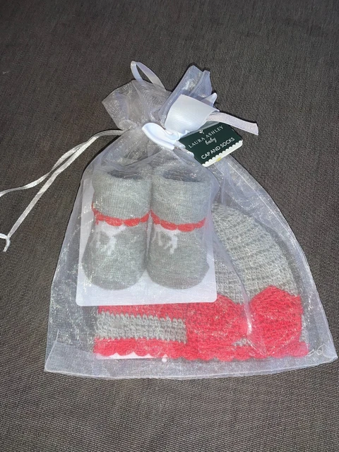 LAURA ASHLEY CHRISTMAS Cap & Socks Knitted Pull On With Bow 0-6m Grey ...