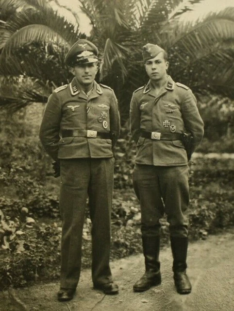 100% ORIG. FOTO Ansichtskarte Luftwaffe Soldat Abzeichen Uniform 1941 ... 100% ORIG. FOTO Ansichtskarte Luftwaffe Soldat Abzeichen Uniform 1941 ...