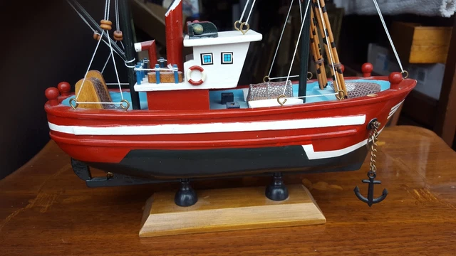 SAMLL WOODEN FISHING Trawler Boat Model, LE SAINT-MARC EUR 28,47 ...