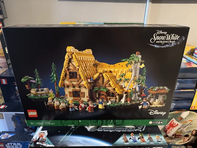 LEGO DISNEY PRINCESS: Snow White and the Seven Dwarfs' Cottage (43242 ...