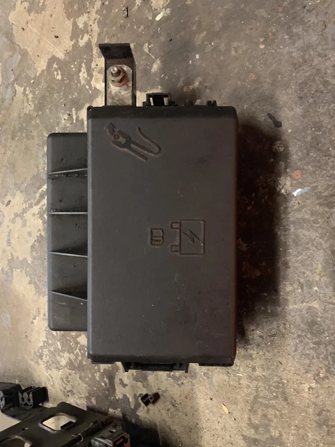 CHRYSLER 300C 3.0 V6 Crd Engine Fuse Box Front Power Control Box £30.00 ...