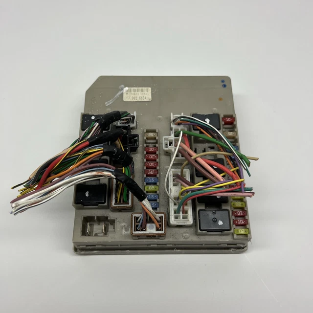 RENAULT CLIO MK3 Engine Bay Fuse Box Relay Module 2005 - 2012 902663A £ ...