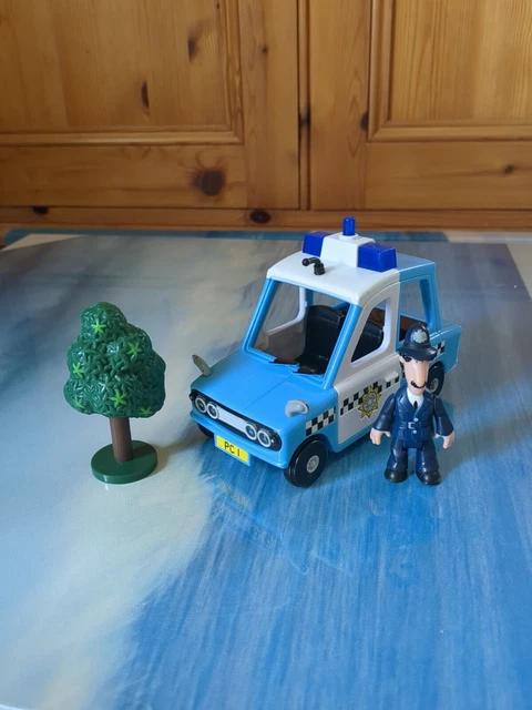 POSTMAN PAT POLICE Car & PC Selby Figure Tree SDS Smaller Size £9.00 ...