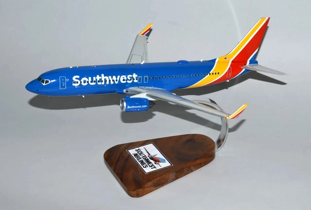 SOUTHWEST AIRLINES BOEING 737-800 Desk Top Display Jet Model 1/100 SC ...