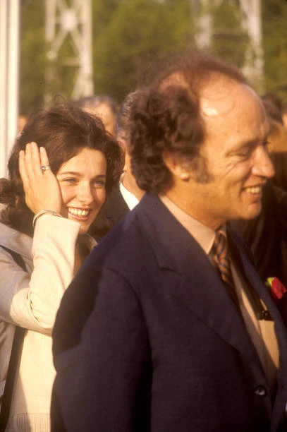 CANADIAN AUTHOR ACTRESS Margaret Trudeau in Moscow 1971 OLD PHOTO 4 $8. ...
