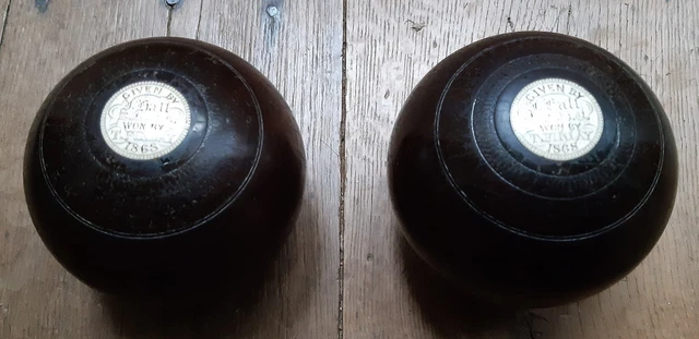 EXCEPTIONNELLE PAIRE DE boules de boulingrin (bowling), datées 1867 ...