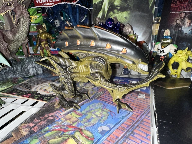 VINTAGE 1994 KENNER Fox Aliens Wild Boar Xenomorph Attack Spikes Figure ...