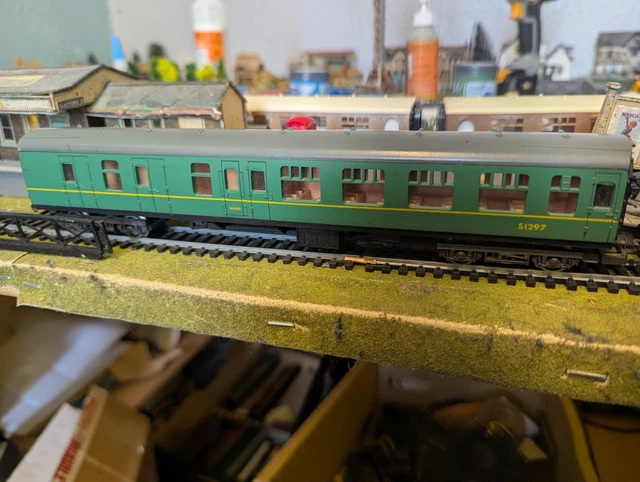 2X OO GUAGE Southern Railways 1st class corridor and brake corridor £11 ...