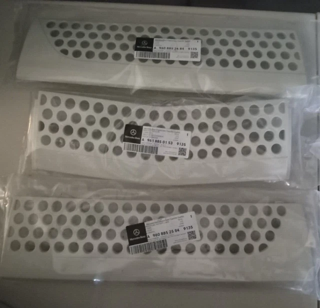 NEW GENUINE MERCEDES Benz Actros Front Bumper Complete Centre Grille £ ...