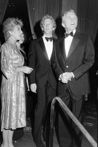 ACTOR KIRK DOUGLAS with his wife Anne Buydens & their son Peter D- Old Photo 7 $9.00 - PicClick AU