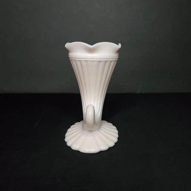 VINTAGE 1950S JEANETTE Pink Milk Glass Cornucopia Shell Horn Vase $16. ...