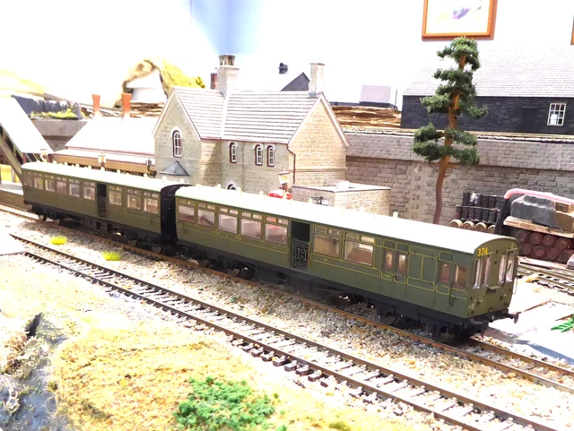 KERNOW K1001 LSWR Push Pull gate set Southern Railway Olive Green £115. ...