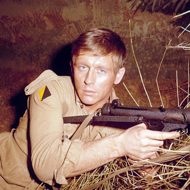 ENGLISH ACTOR JOHN Leyton Pictured Holding A Rifle 1964 OLD PHOTO $9.00 ...