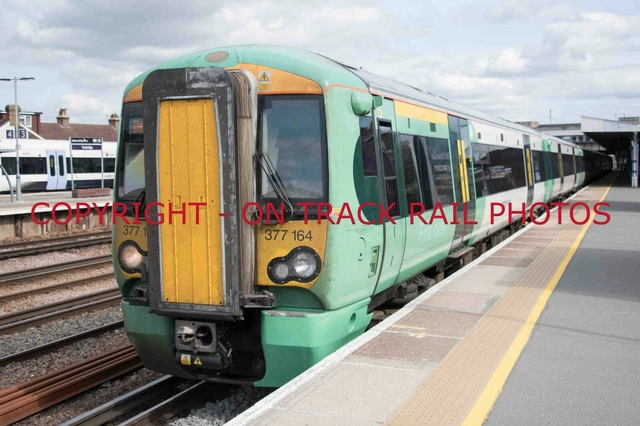 UK RAILWAY PHOTOGRAPH Of Emu Class 377 377164. Rmemu-77 £1.70 - PicClick UK