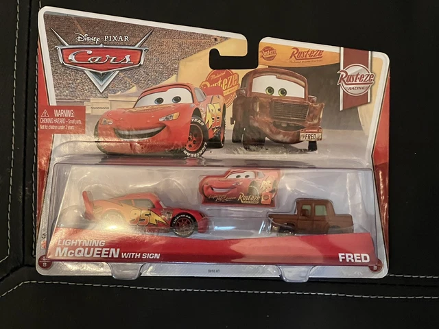 DISNEY PIXAR CARS Rust-Eze Racing Lightning McQueen with Sign & Fred 2 ...