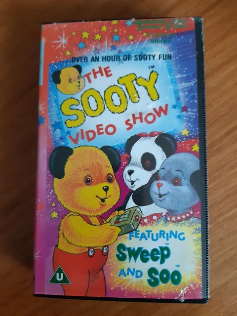 THE SOOTY VIDEO Show featuring Sweep and Soo rated U £9.99 - PicClick UK