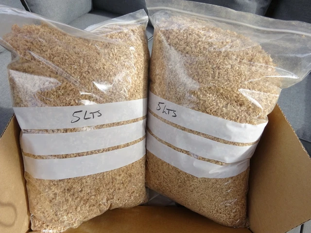 100% PURE KILN dried oak shavings for BBQ hot cold smokers smoking ...
