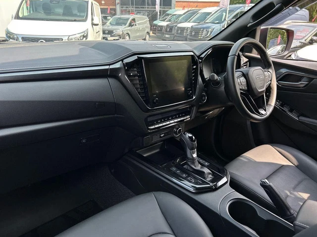 2025 ISUZU D-MAX 1.9 V-Cross Double Cab 4x4 Auto PICK UP DIESEL ...