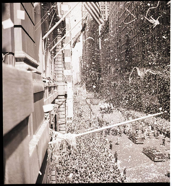 Ticker Tape Parade For General Douglas Macarthur 1951 Old Photo Eur 6
