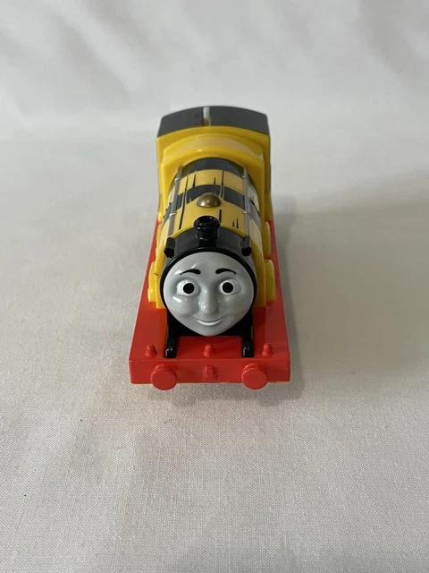 THOMAS AND FRIENDS Bumblebee James TrackMaster Revolution Battery Train ...