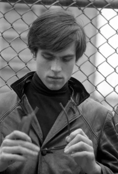 ERIC ANDERSEN POSES for a portrait session in out and about - 1966 Old ...