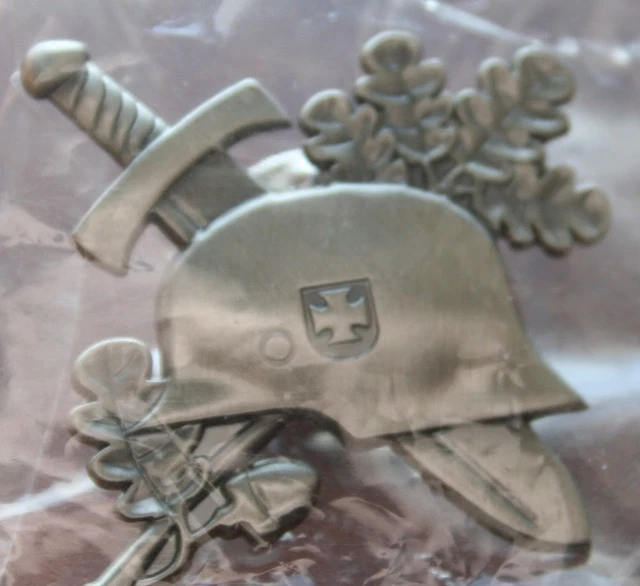 PIN WEHRMACHT MILITÄR Landser STAHLHELM Eichenlaub+Schwert Metall NEU ...